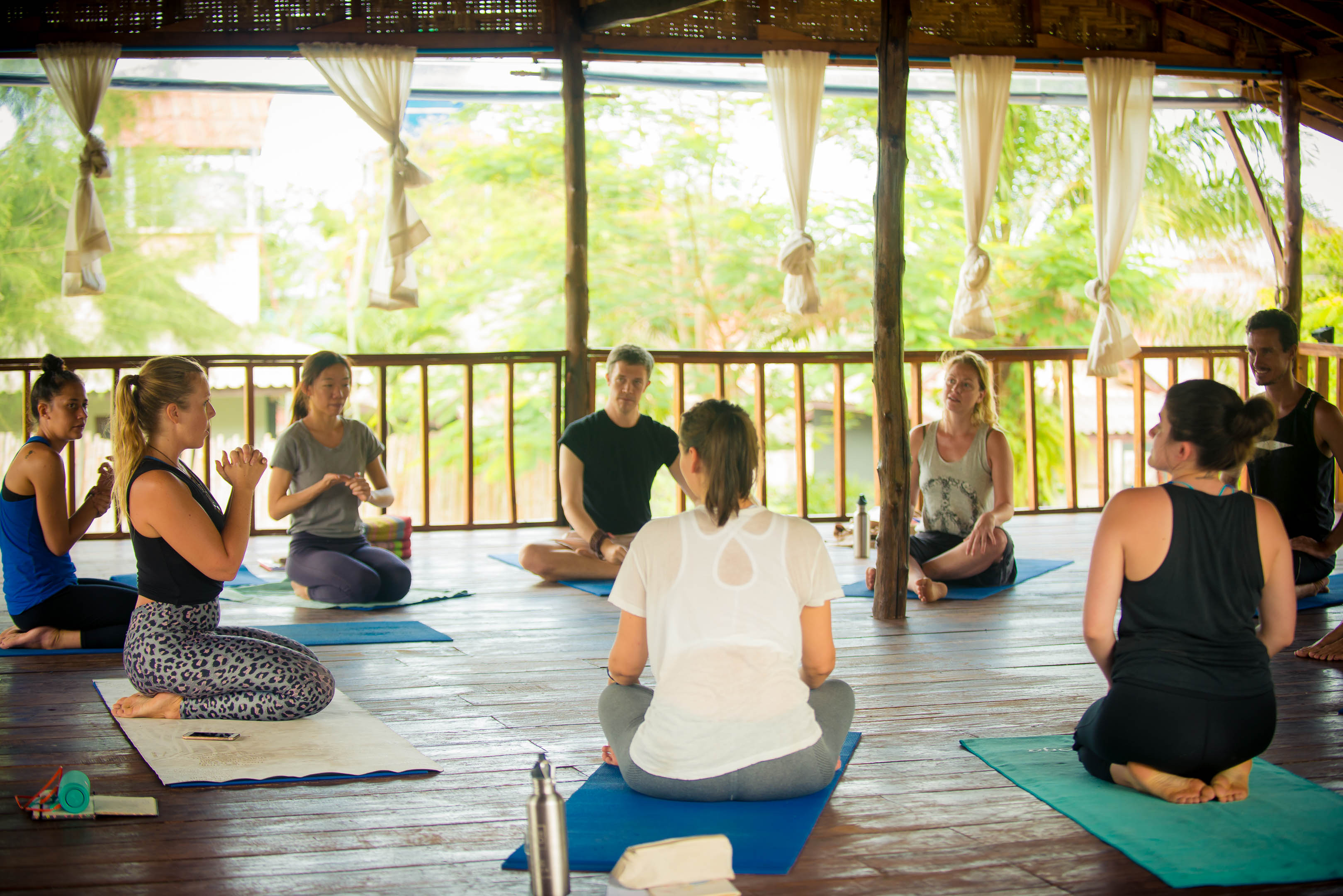 4 Things You Need to Know Before You Choose a Yoga Teacher Training ...