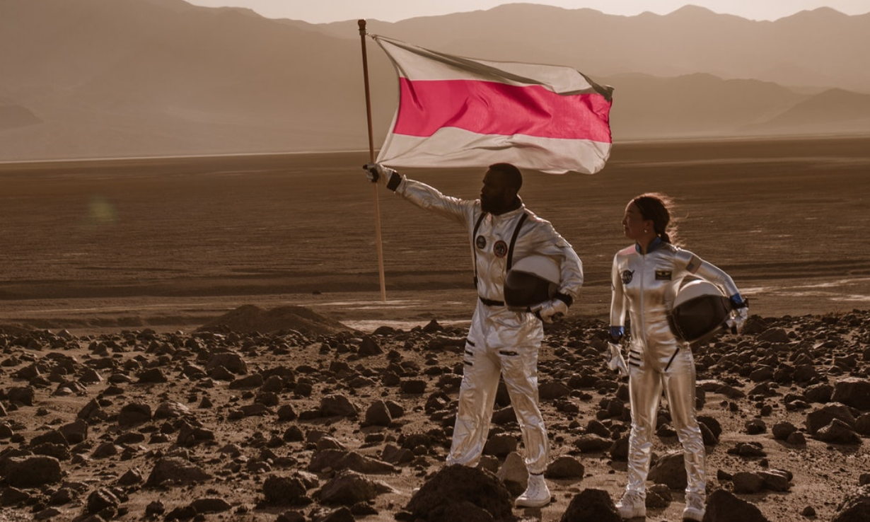 Why we Need to Stop Making our First Dates a “Red Flag Scavenger Hunt ...