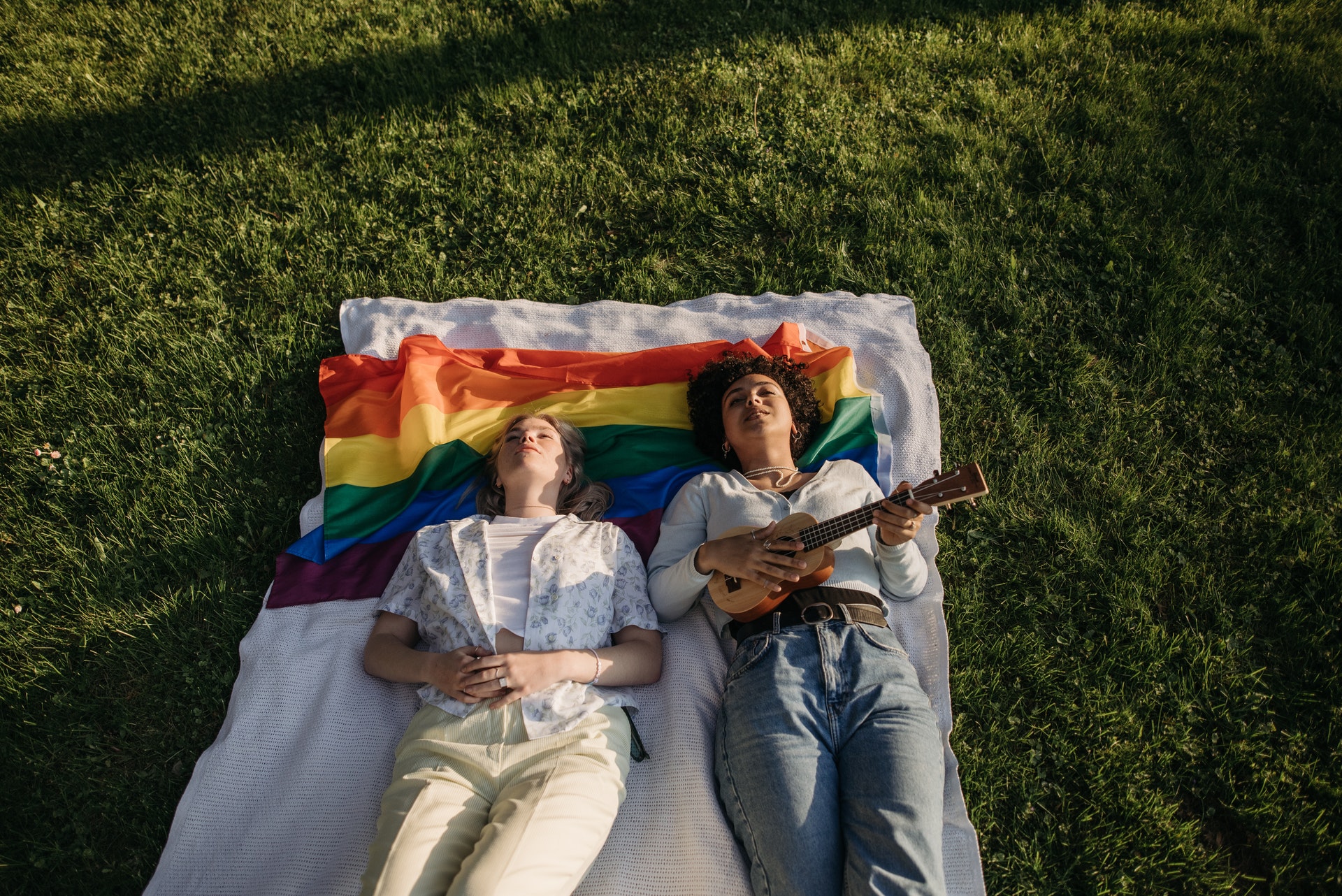 Straight until proven Gay—How Heteronormativity Invisibilizes Queerness ...